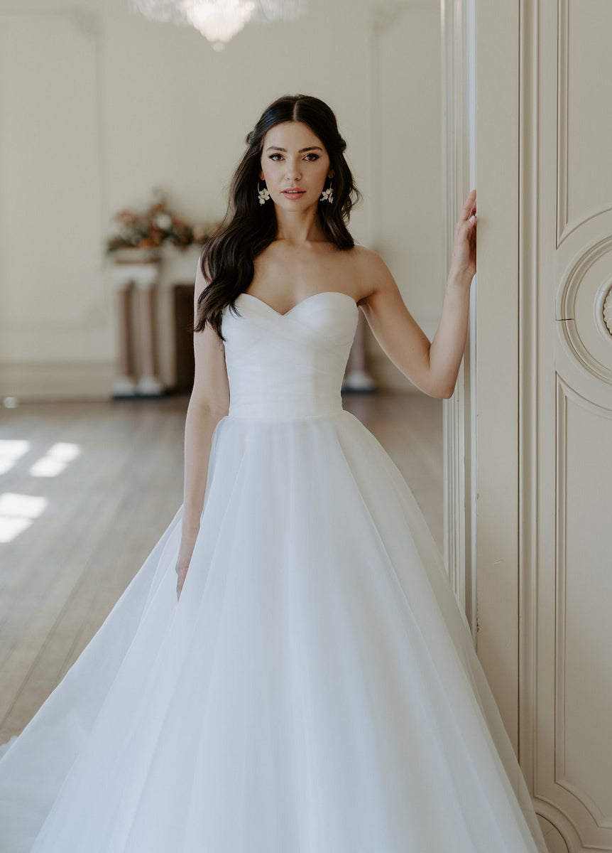Ava | Suzanne Neville – FAIRY DREAMS BRIDAL